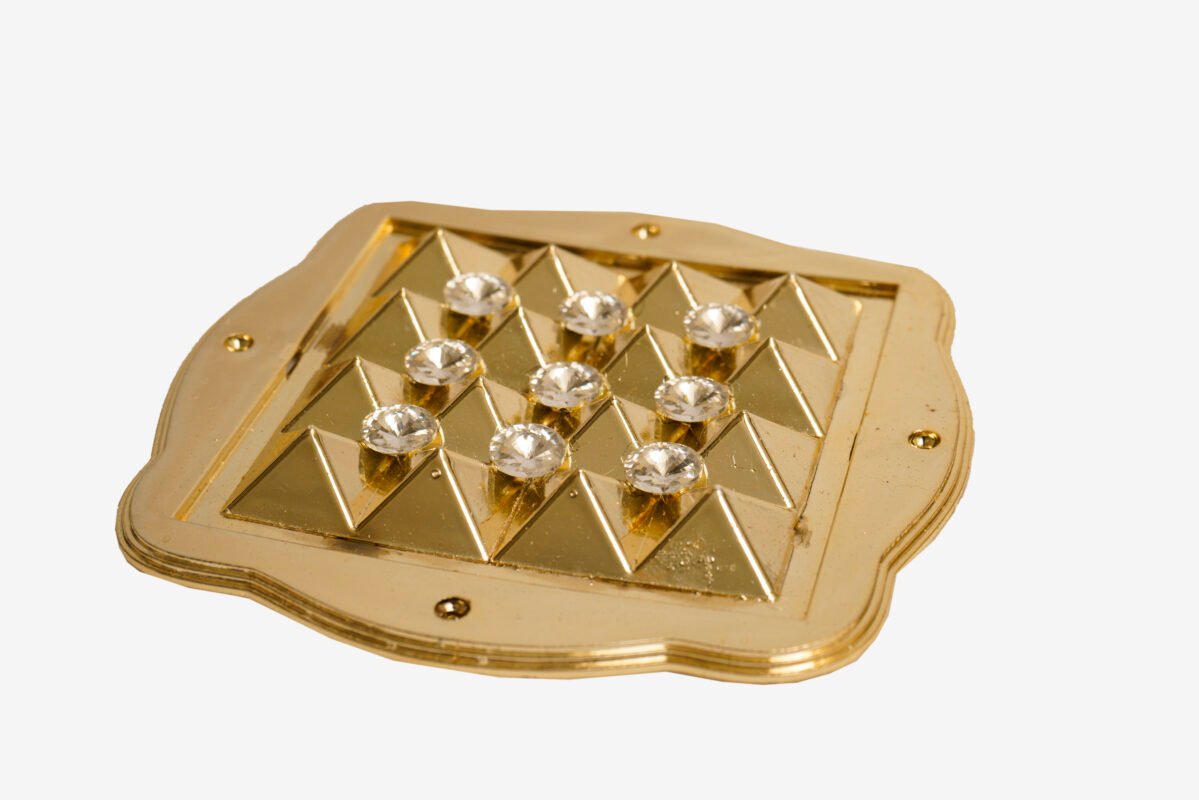 PYRAMID CRYSTAL PLATE - Tathastu Pyramids